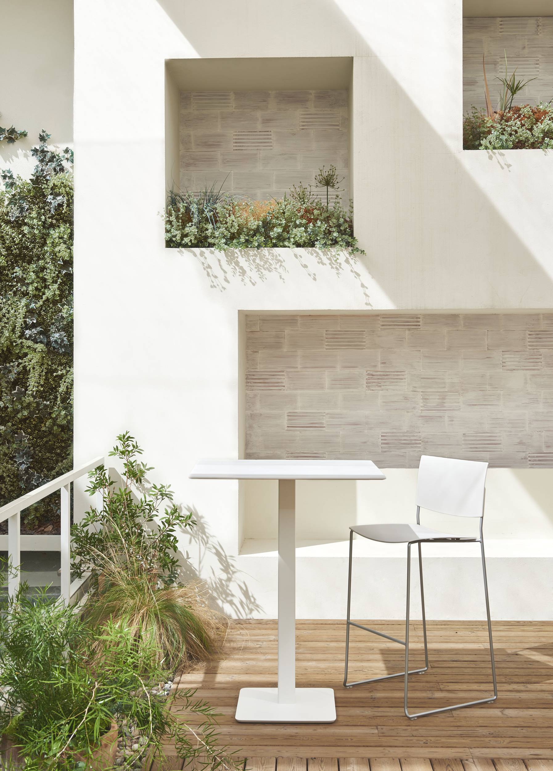 PLAZA by Andreu World 12 - Černelić